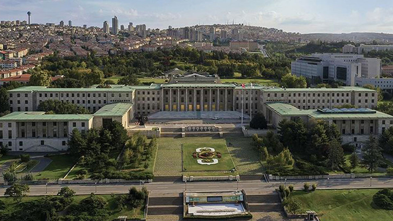 TBMM binası ve Camisi çağdaş mimarinin en büyük örneği