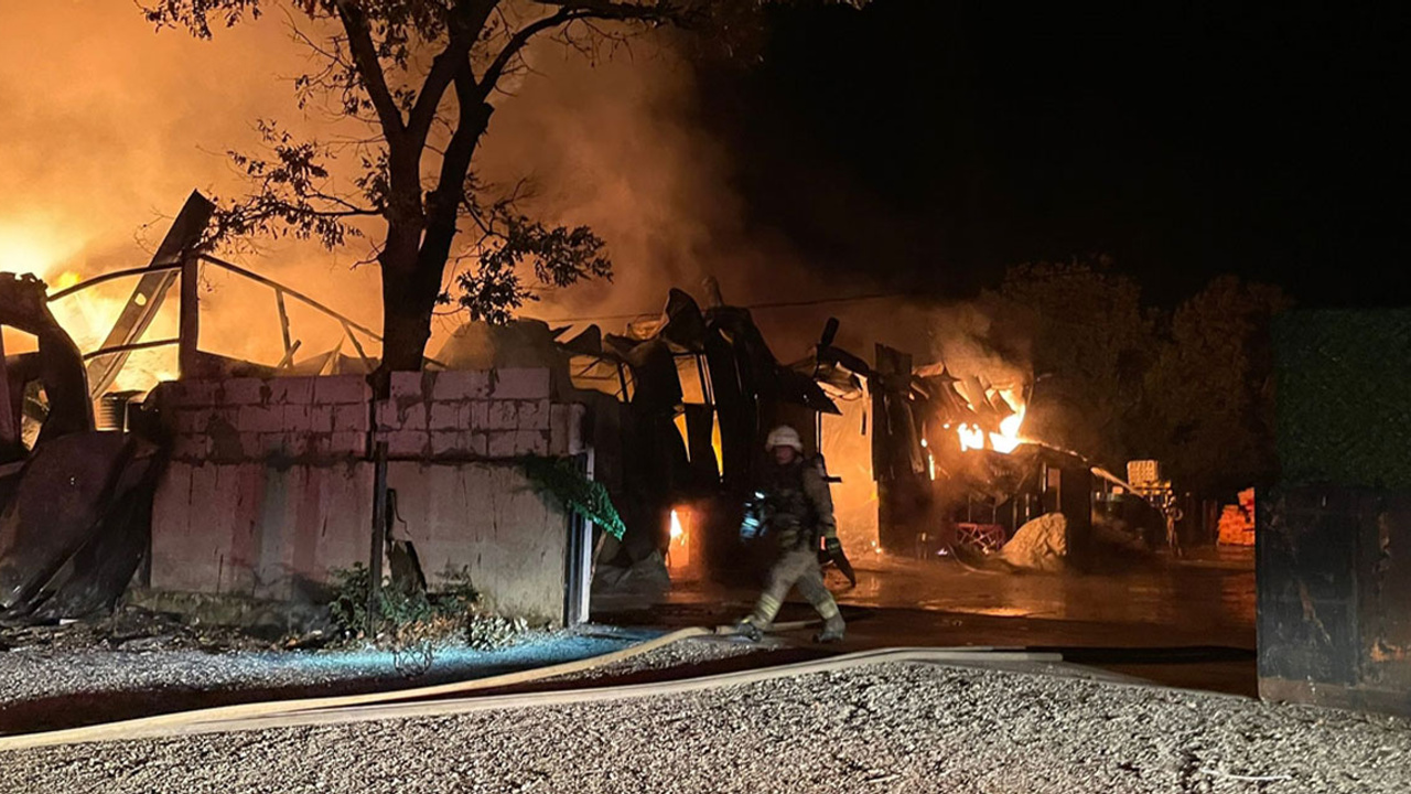 Çatalca'da fabrikada yangın çıktı