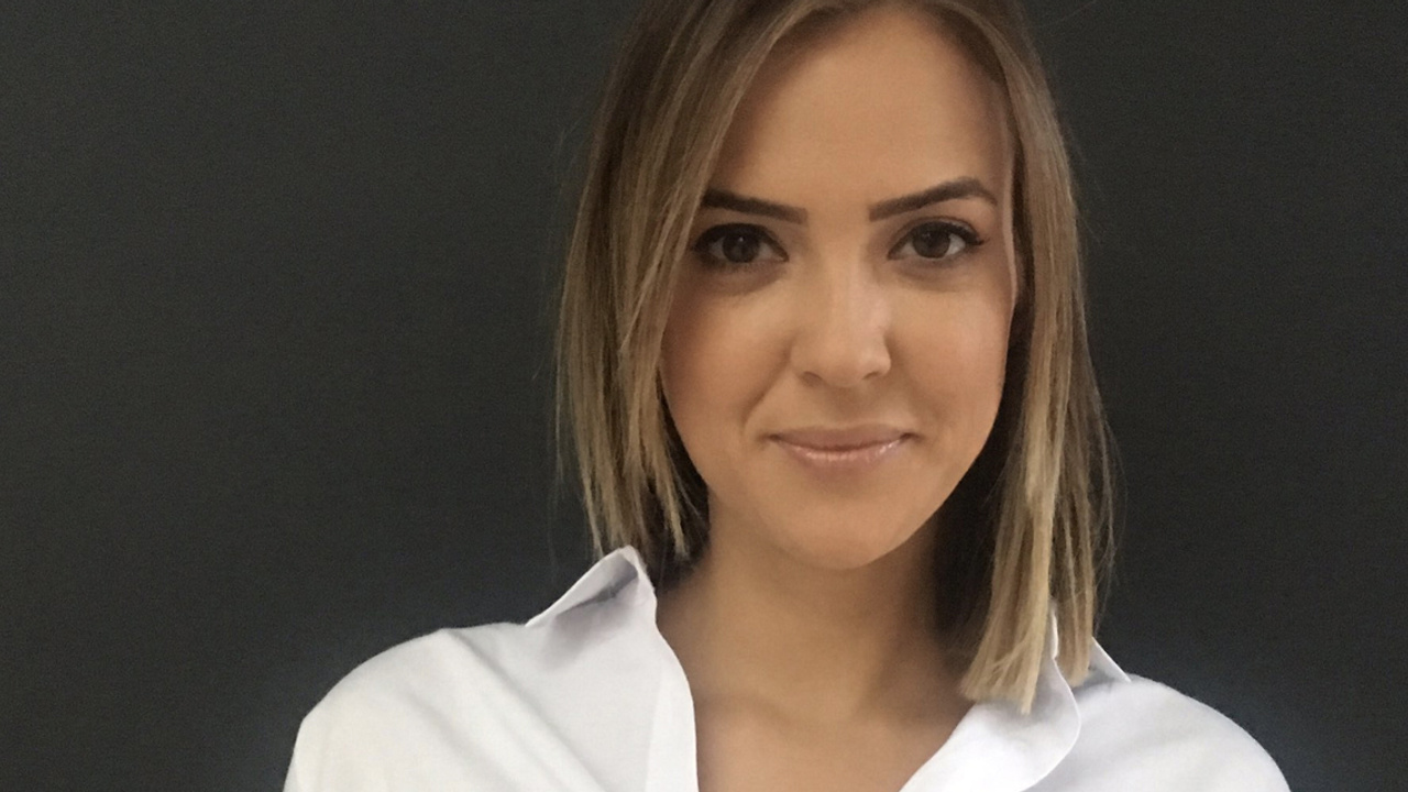 Simge Fıstıkoğlu Kimdir? Sözcü TV’nin yeni yüzü Simge Fıstıkoğlu ile ...